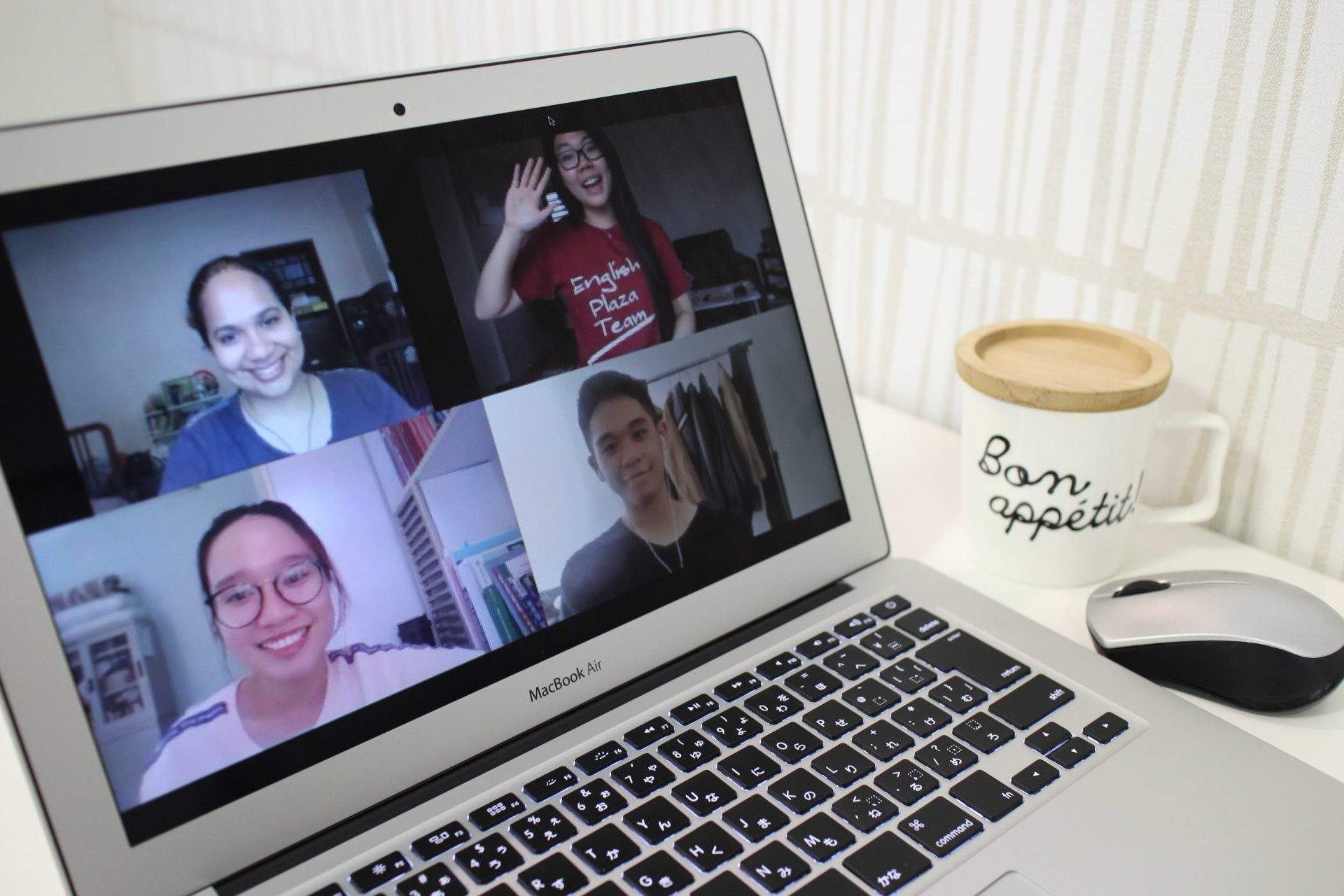 The English Plaza goes online! – TIU Etrack